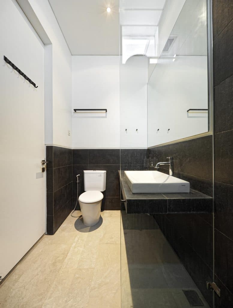 11 Inspirasi Desain Kamar Mandi Modern Minimalis nan Elegan