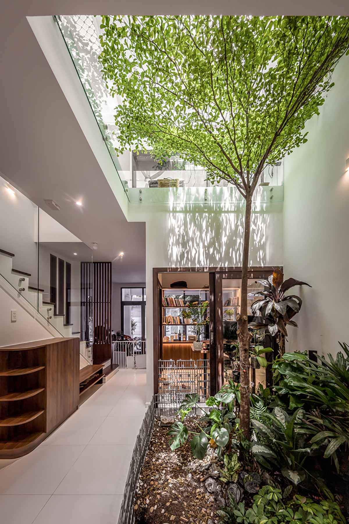 11 Void Rumah Bikin Ruangan Anti Pengap & Terang